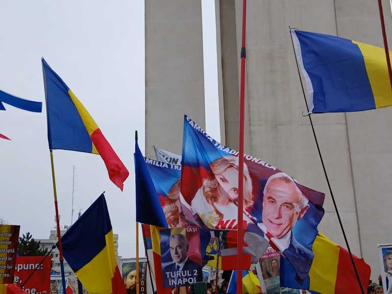 1 Decembrie/ Alba Iulia: Călin Georgescu, așteptat de mulți susținători ...